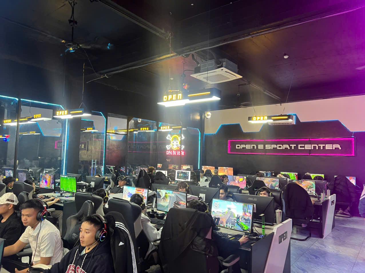 CYBER ARENA - SỰ KIỆN ĐẶC BIỆT TẠI PHÒNG MÁY CỦA FC ONLINE