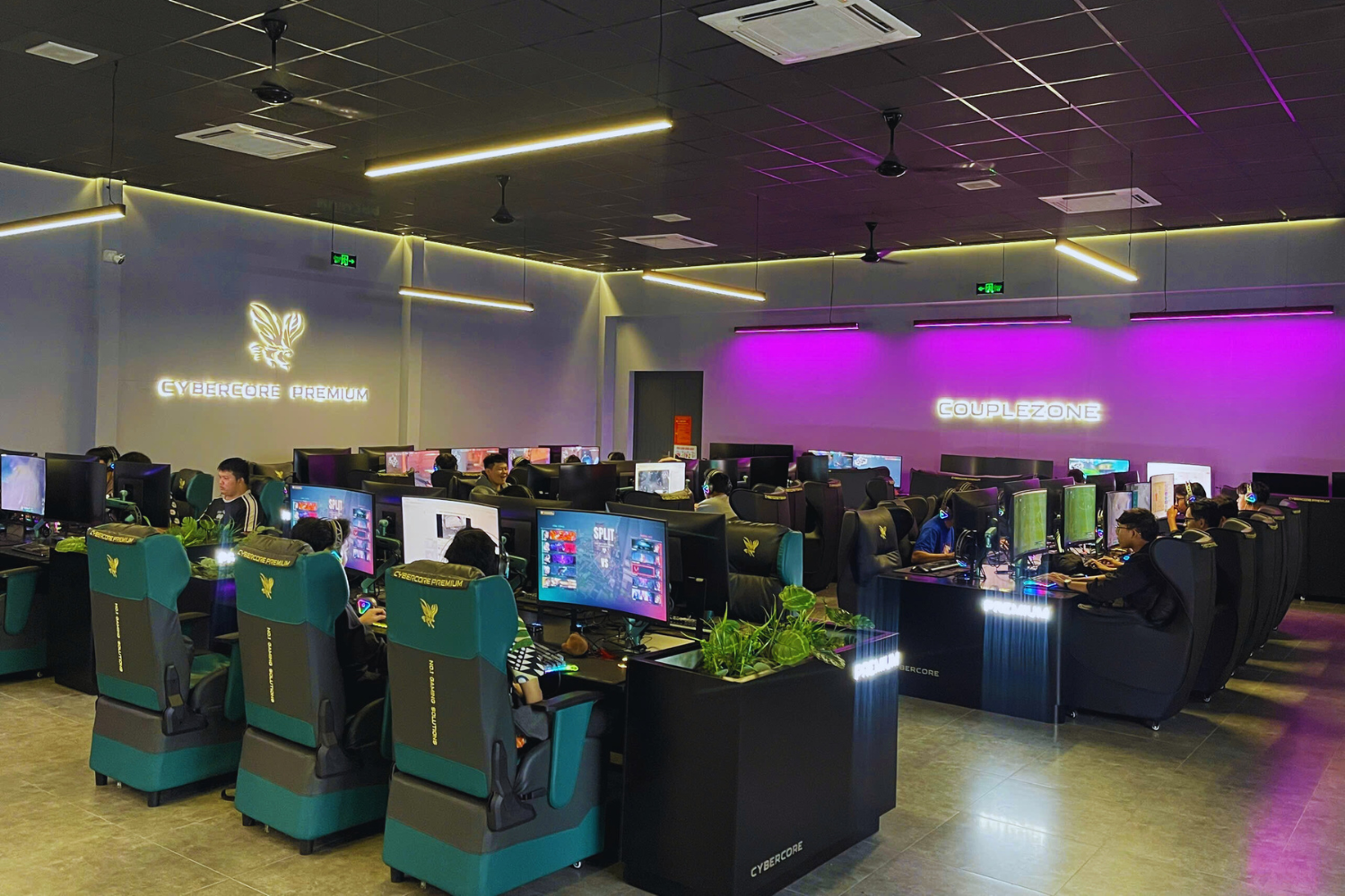 CYBER ARENA - SỰ KIỆN ĐẶC BIỆT TẠI PHÒNG MÁY CỦA FC ONLINE