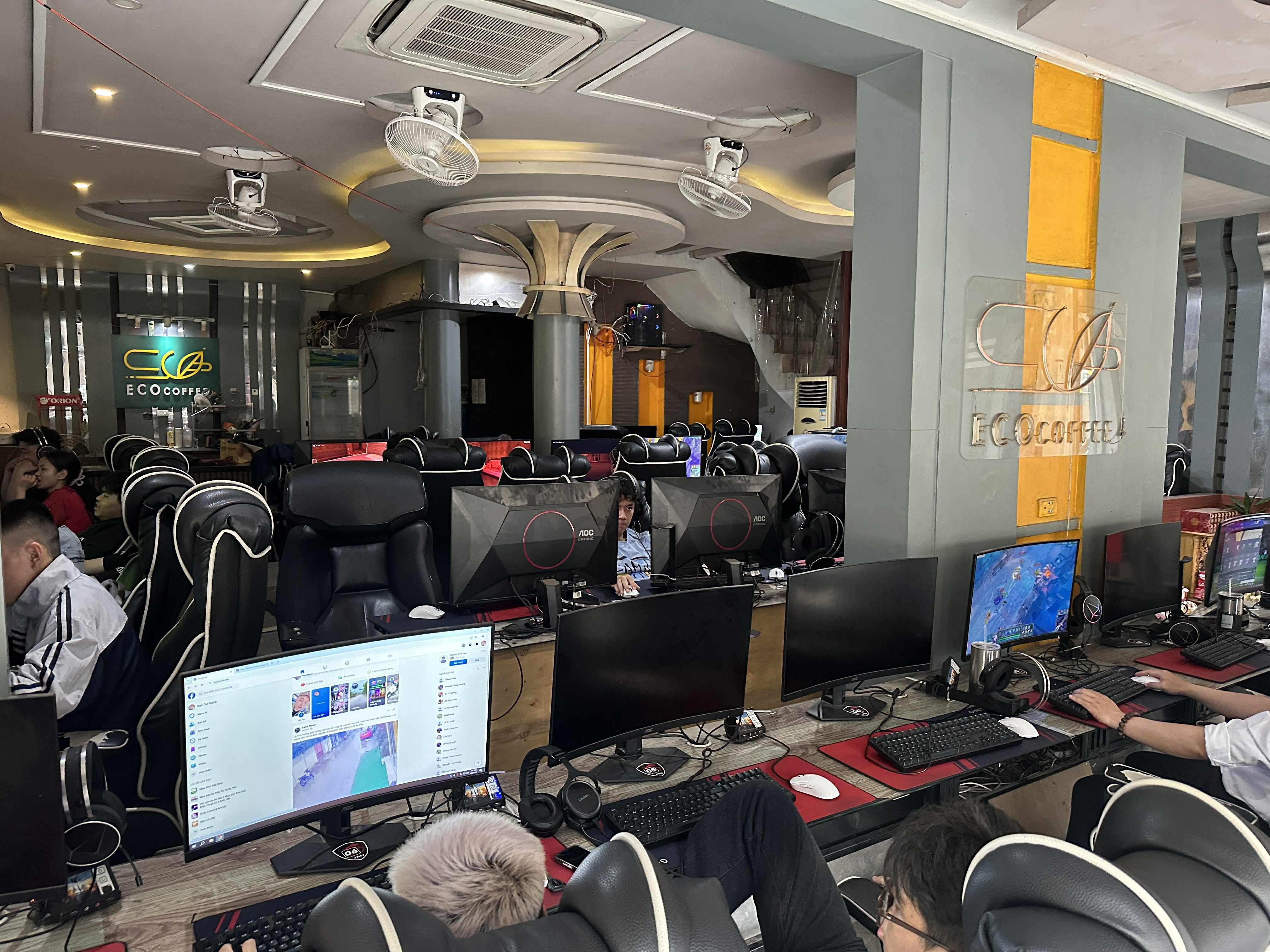 CYBER ARENA - SỰ KIỆN ĐẶC BIỆT TẠI PHÒNG MÁY CỦA FC ONLINE
